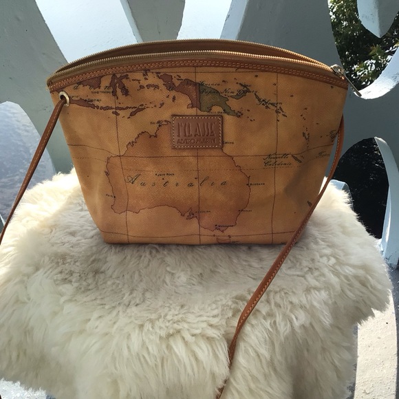 Alviero Martini | Bags | Alviero Martini La Classe Geo Collection ...